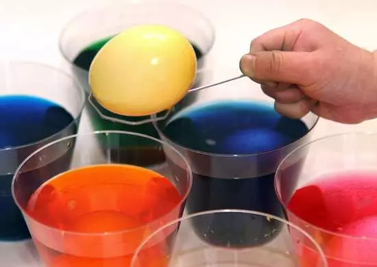 Paper Clips to Dye Easter Eggs