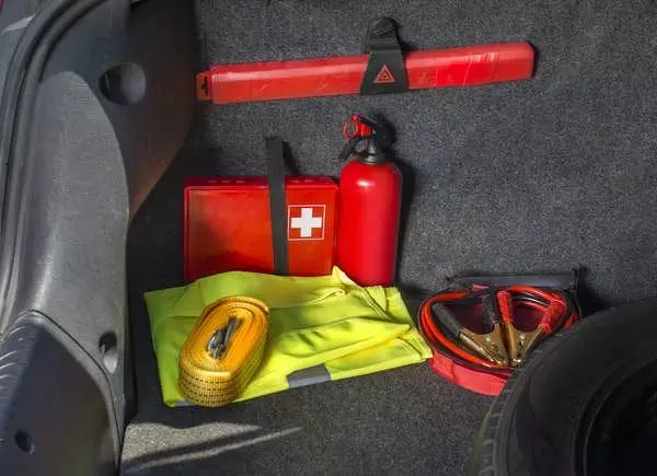 Kit de emerxencia para o coche