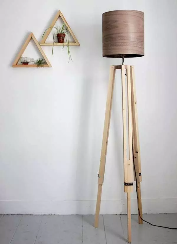 DIY stojaca lampa