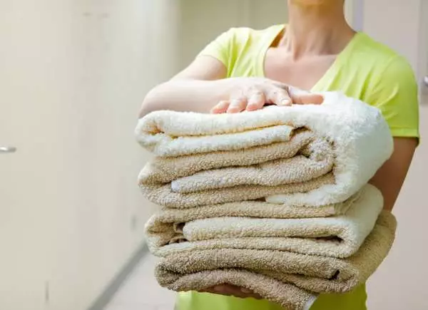 daiktai, kurių negalima laikyti vonios rankšluosčiuose