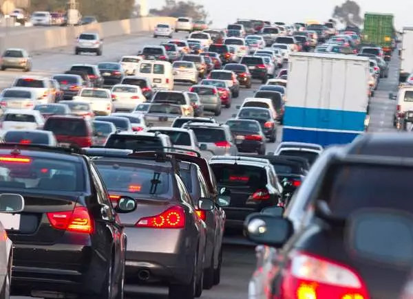 Mobil terjebak macet