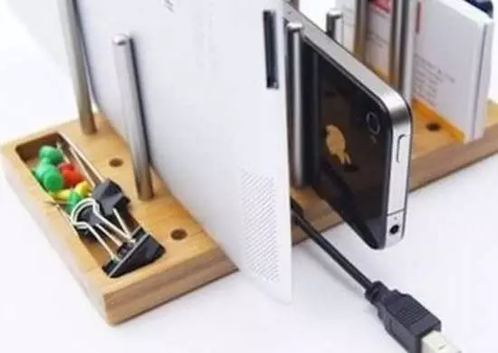 Studio MODO's Gadget Holder