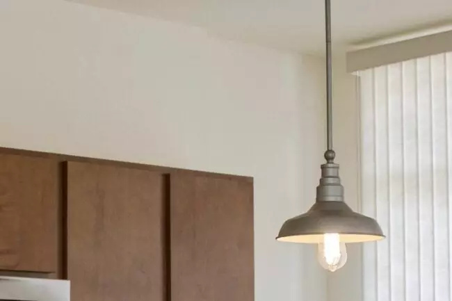 Parim ühildatav valgustite valik: Design House Kimball Industrial Farmhouse Light