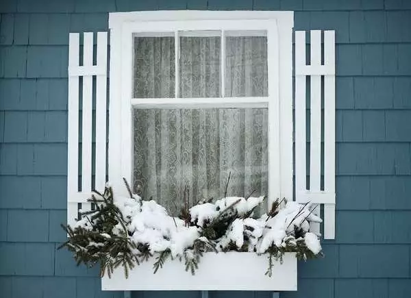 Zimní okenní boxy veranda dekor
