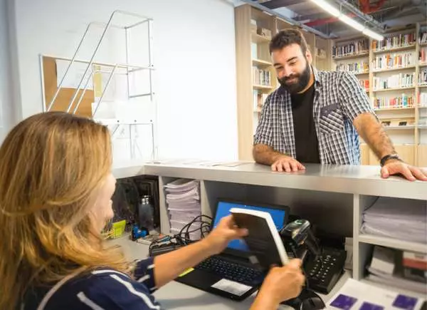 tev li teserifên malê yên pirtûkxaneyê bibin