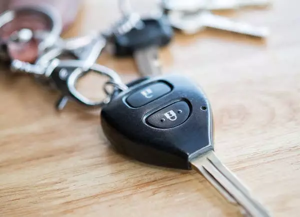 Mantenha as chaves do carro perto da segurança doméstica