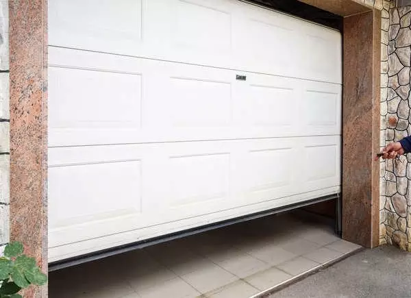 Mbyllni sigurinë e shtëpisë së derës së garazhit