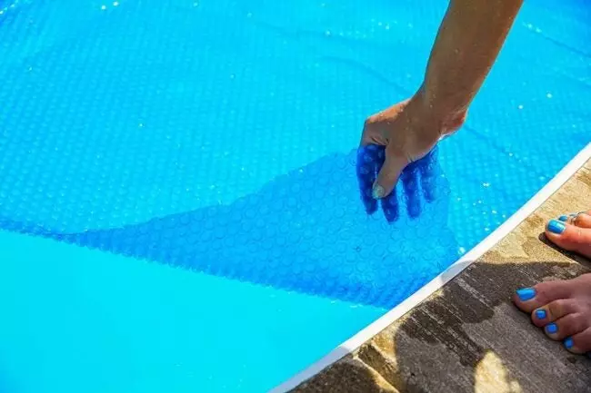 Najboljša možnost pokrivanja solarnega bazena