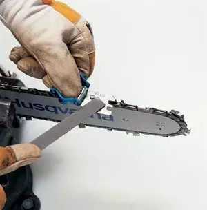 Otu esi ejikwa Chainsaw - Ịkọ nkọ