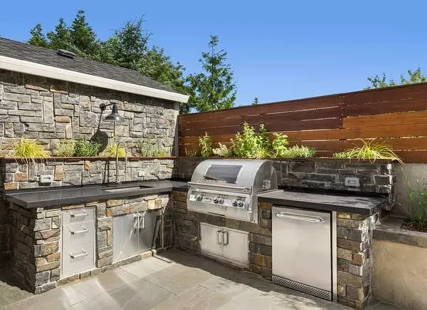 Custom Outdoor Kitchen