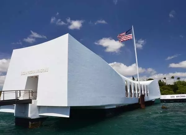 USS Arizona Memorial ved Pearl Harbor, Hawaii