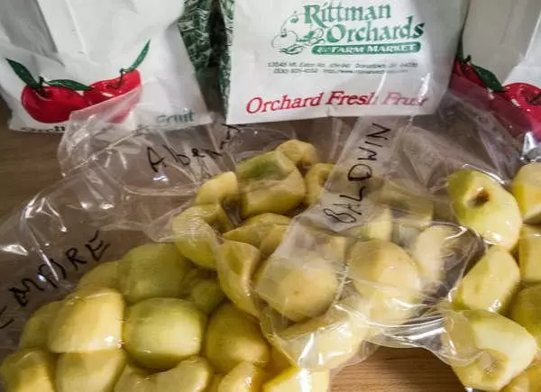 Rittman Orchards culege fructe Ohio