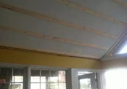 木製の天井の設置-焼成