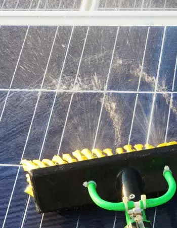 Як чысціць сонечныя батарэі
