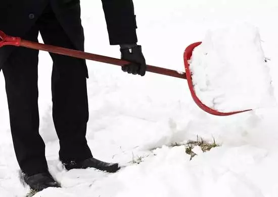 Лопата за сняг