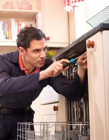 Поради щодо очищення посудомийної машини