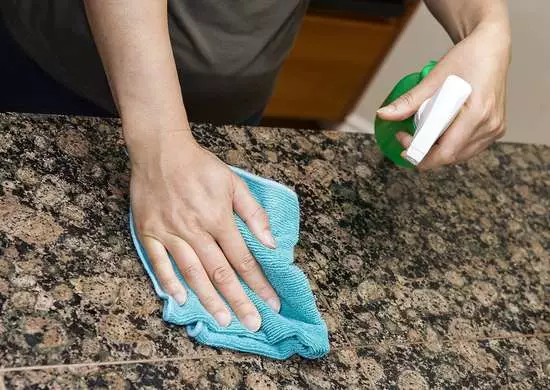 Maak een zelfgemaakte reiniger