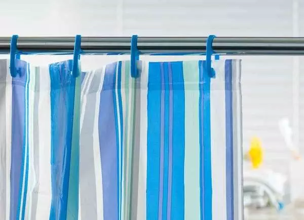 Vai jūs varat pārstrādāt plastmasas dušas aizkarus?
