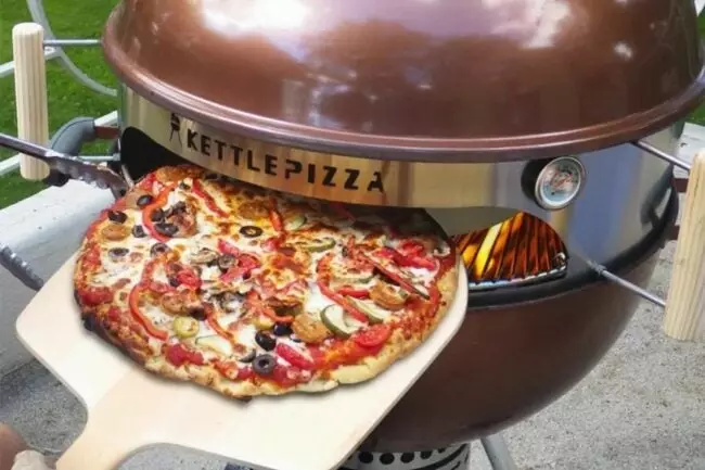 Den bedste grillmulighed: KettlePizza pizzaovn til kulgrill