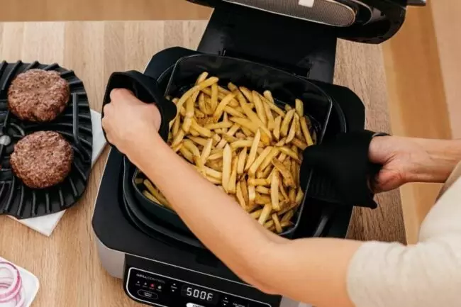 Xulashada ugu Fiican: NINJA Foodi 5-in-1 Shiilan Gudaha ah oo leh Hawo Fryer