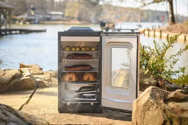 ตัวเลือกการย่างที่ดีที่สุด: Masterbuilt Bluetooth Digital Electric Smoker