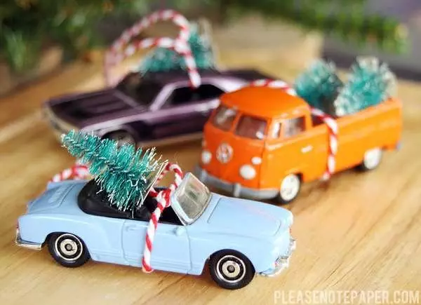 новогодишни украси за автомобили