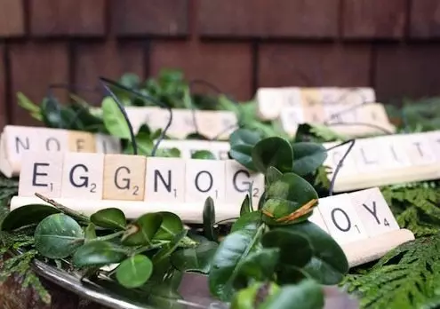 Ornáidí Scrabble DIY