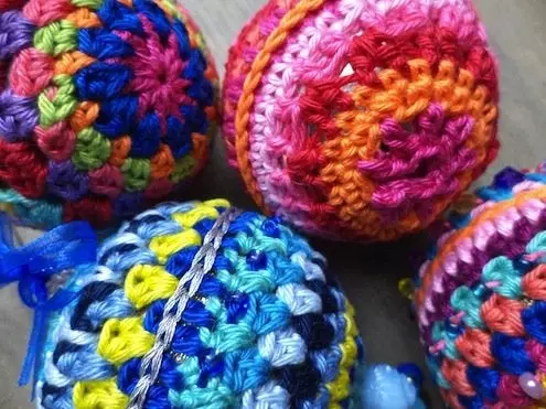 I-DIY Knit Ornaments