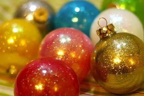 Ornamentos DIY cheios de glitter