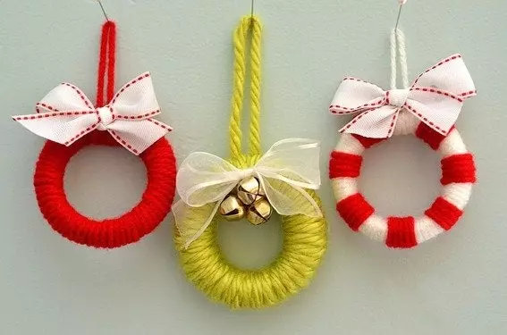 Ornamentos de fios DIY