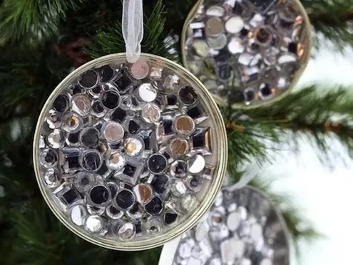 DIY Mason Jar Lid Ornáidí