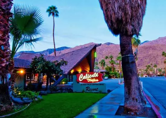 Caliente Tropics Motor Lodge v Palm Springs v Kalifornii