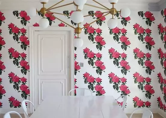 Mavokely sy White Rose Wallpaper