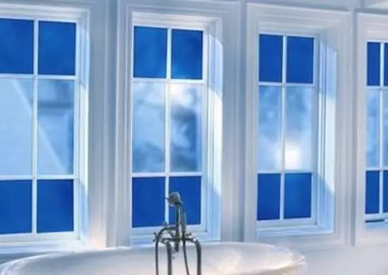 Okno s farebným odtieňom