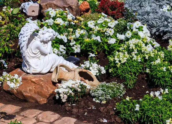 Troppi ornamenti da giardino danneggiano il valore della casa