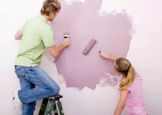 Пробный цвет на стене