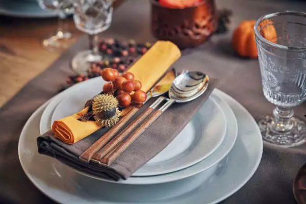 13 tips om iedereen rond de Thanksgiving-tafel te passen