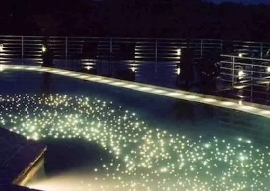 プールの照明