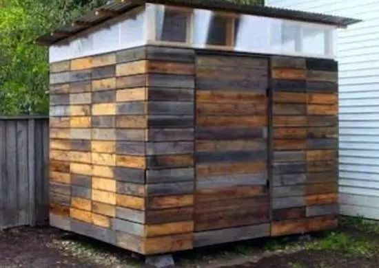 再生木材小屋