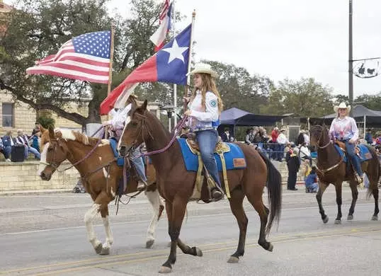 Bandera, Texas (901 mponina)
