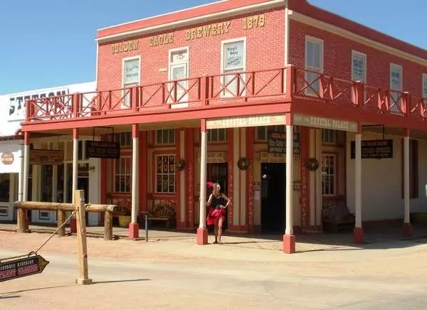 Crystal Palace Saloon v Tombstone, Arizona