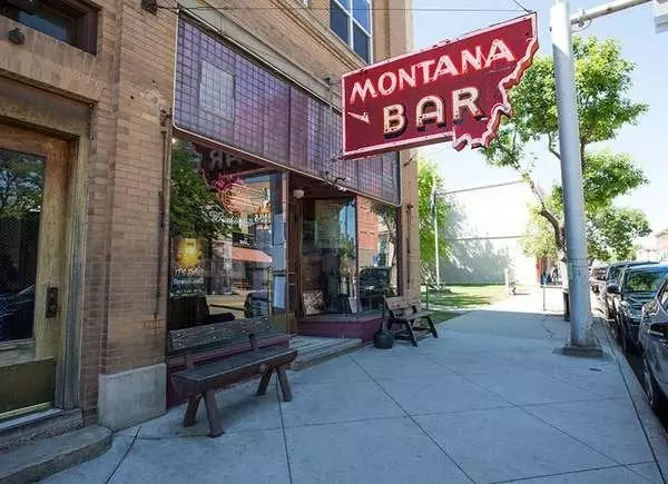 Die historiese Montana-kroeg in Miles City, Montana