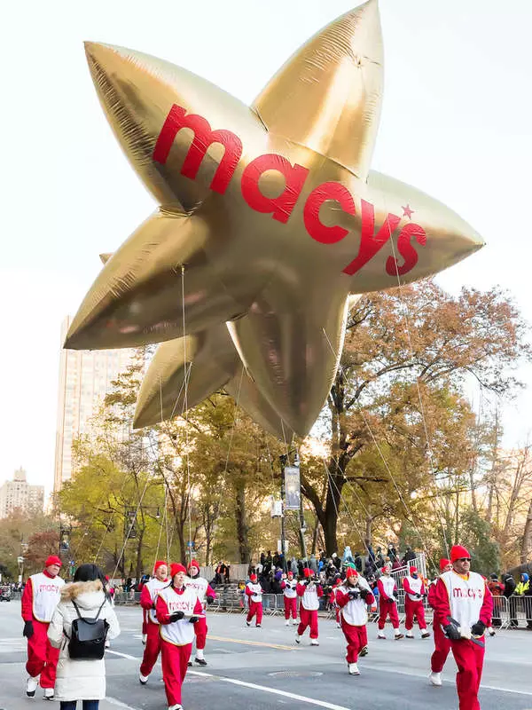 skiednis fan Macy's Thanksgiving Day parade
