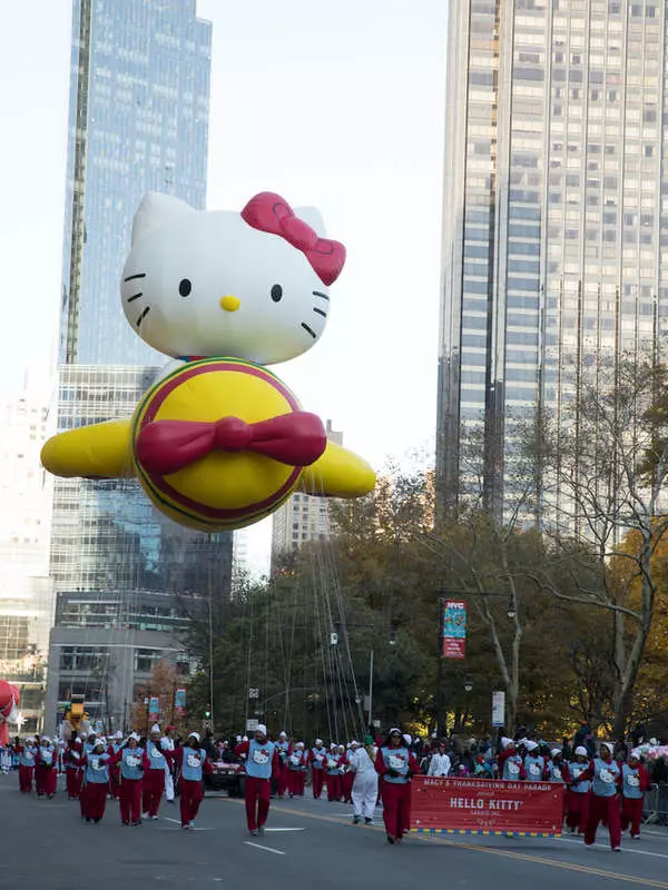 Отпуштање на балони за парадата на Денот на благодарноста на Мејси