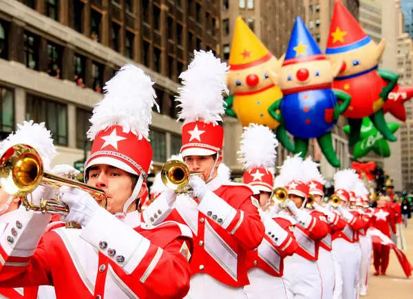 macys thanksgiving day parade broadway performances