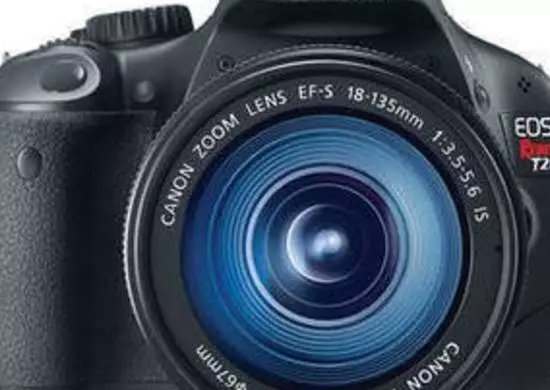 Canon EOS Rebel T2i ციფრული SLR ნაკრები 18-135 მმ ობიექტივით