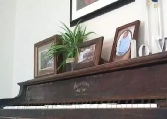 पुन: निर्माण गरिएको पियानो