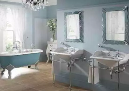 Tyylikäs sininen kylpyhuone