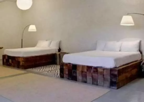 Letto in legno recuperato fai-da-te