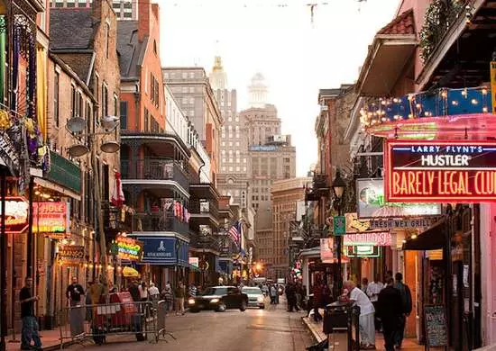 Modern Day Bourbon Street - Nova Orleans, LA